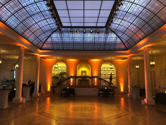 How to Light a Room with No Overhead Ceiling Lighting | Modern.Place